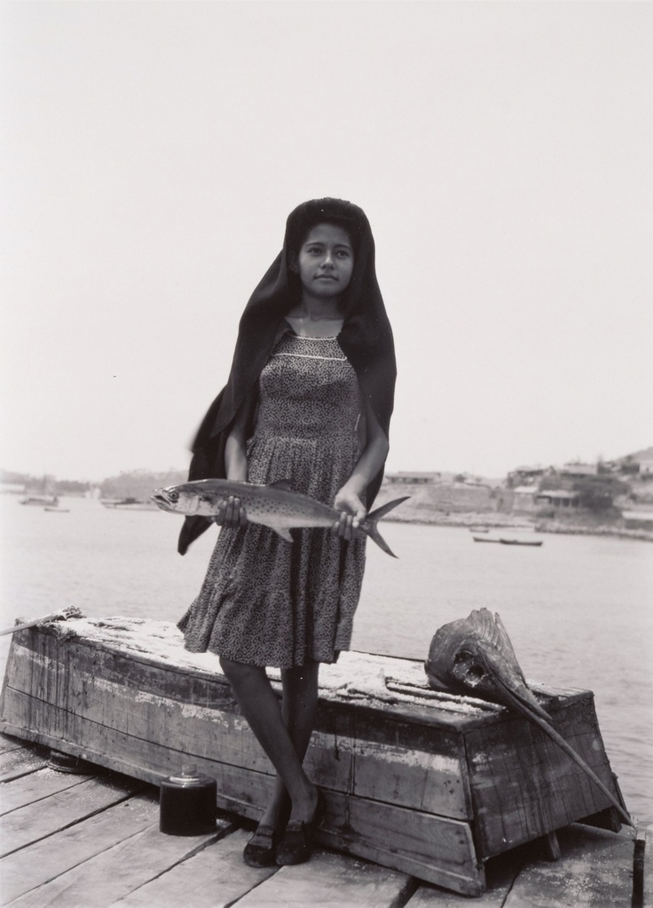 Women with Fish | Erica De Mane